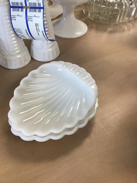 Milk Glass Shell Dishes - set – Consign-it Furniture, LLC